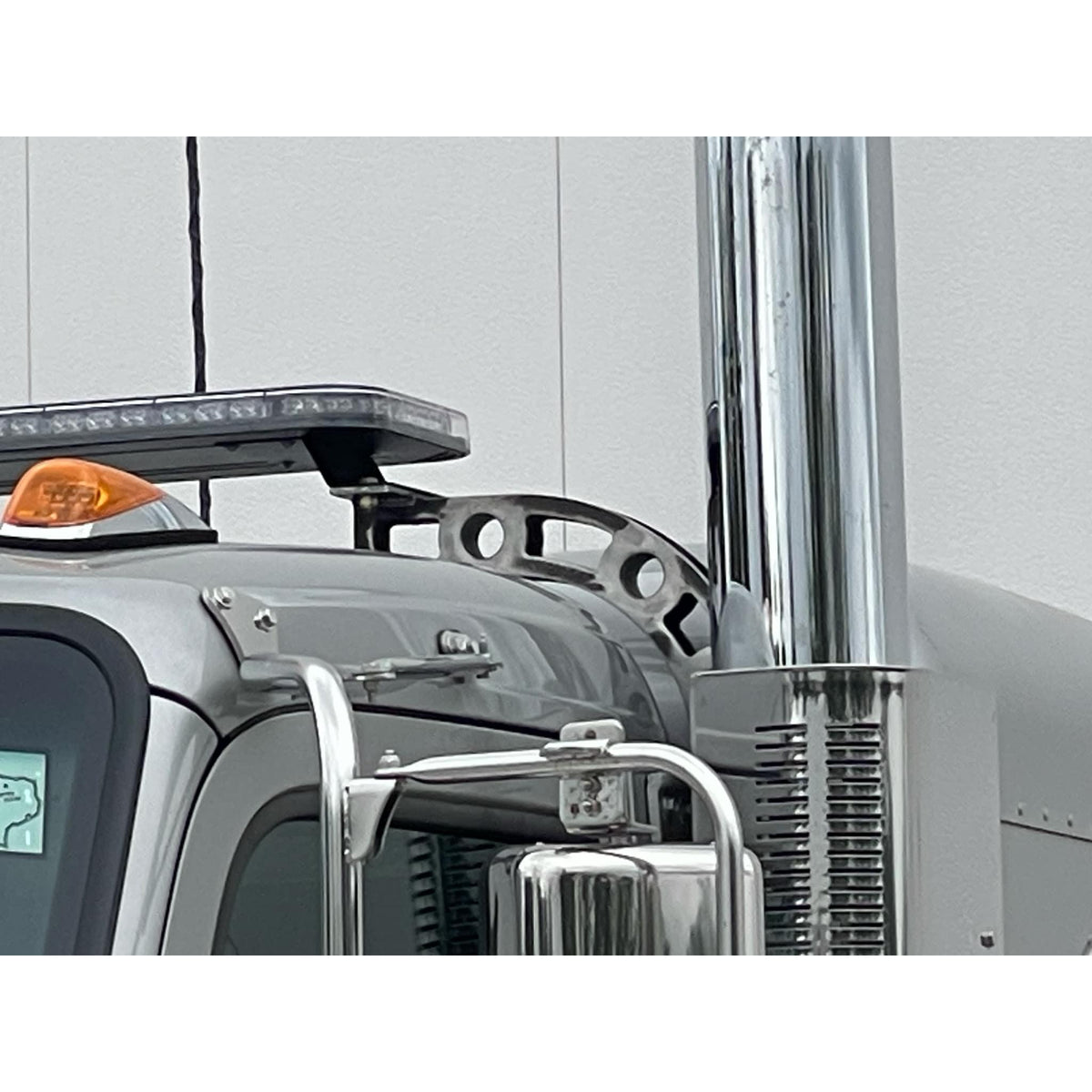 Strobe light bar (BRACKETS ONLY Peterbilt 589 (Flattop Day cab only ...